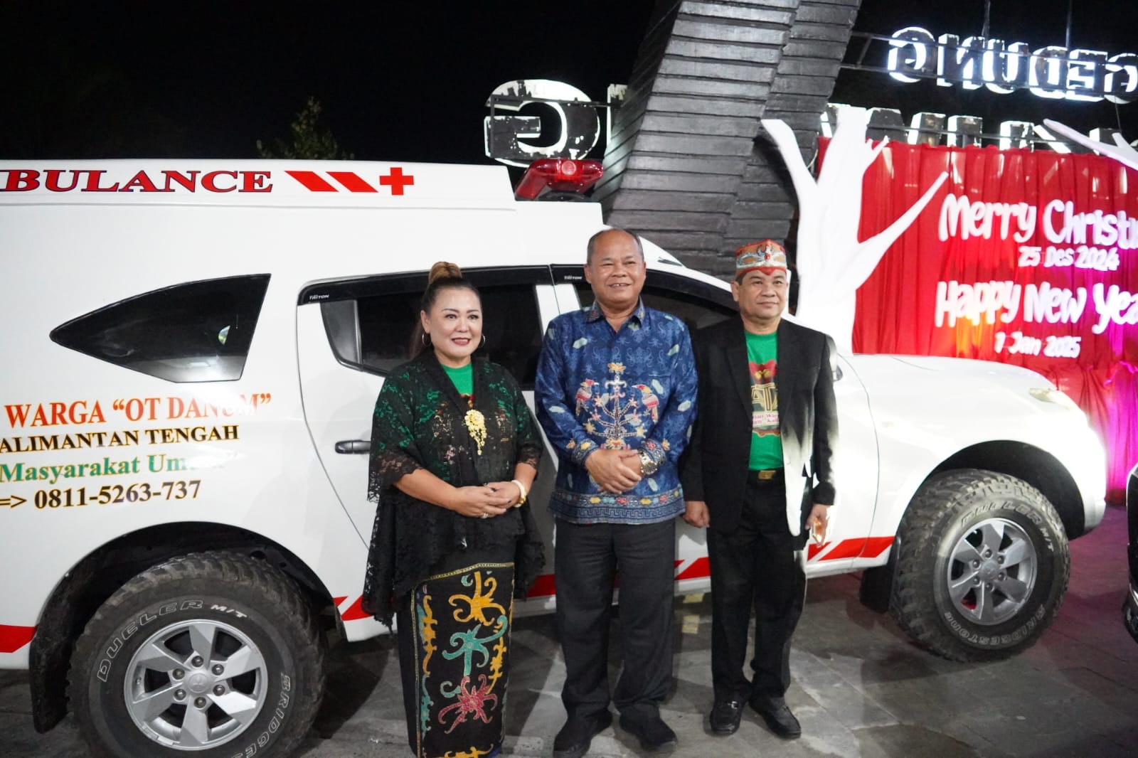 Wakili Gubernur Kalteng, Plh. Asisten Pemkesra serahkan hibah Ambulance ...